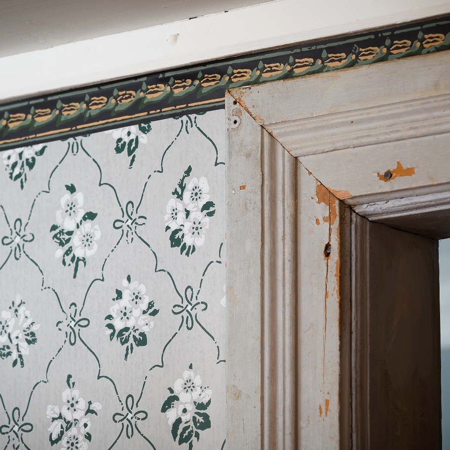 Förmaket, grå historisk papirtapet | Gamletrehus.no - nettstedet for ...